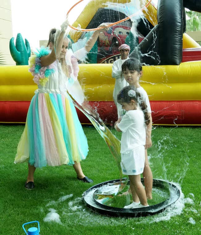 Bubble Show performer for birthday in Dubai | Hire Bubble Show Artist - Rentcrown